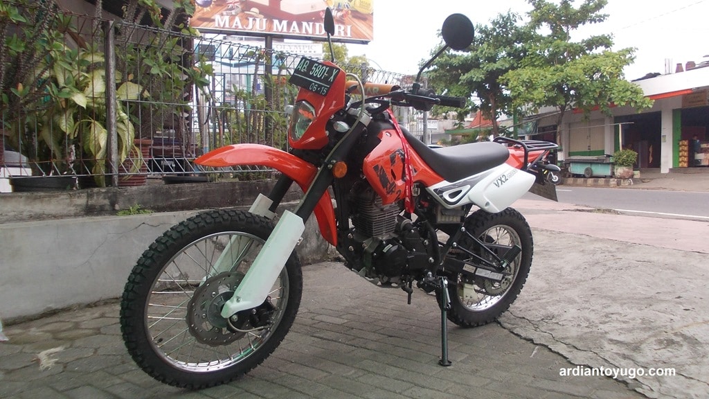 Melihat Lebih Dekat dengan Motor Trail Viar VX2... - Ardiantoyugo