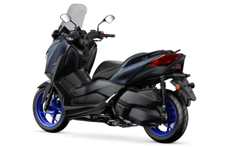 Yamaha XMax 300 2023, Warna Baru Icon Blue... » LajuMotor.com